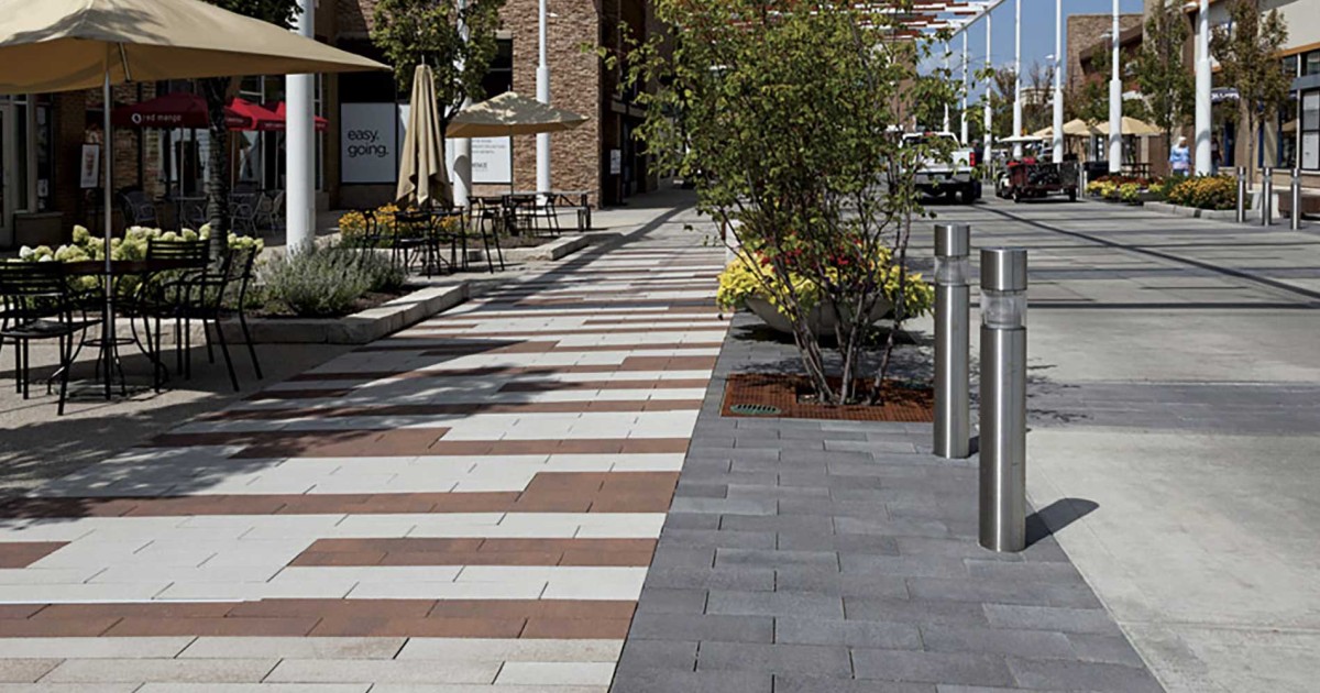 USA, Illinois, Bolingbrook, The Promenade at Bolingbrook